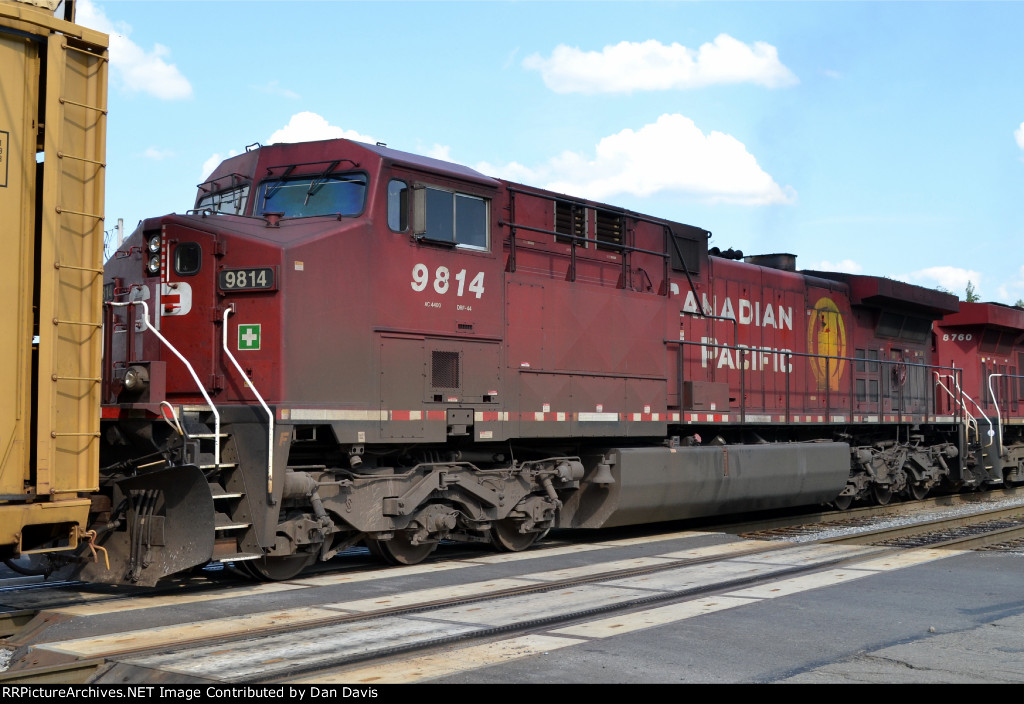 CP AC44CW 9814 on 258